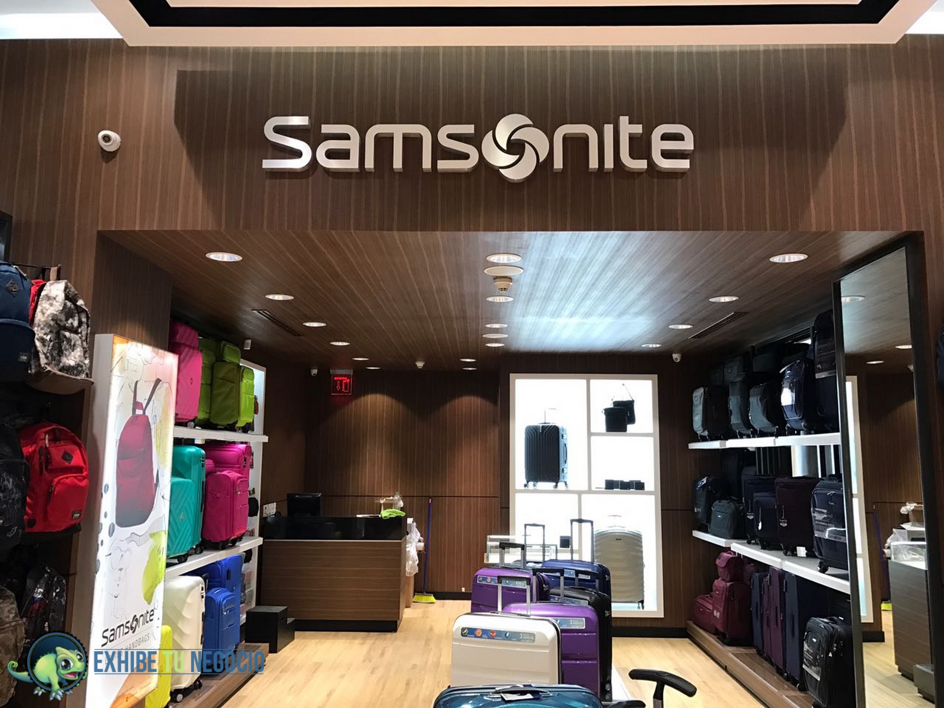 Racks para tiendas de Ropa - Muebles Para Negocio